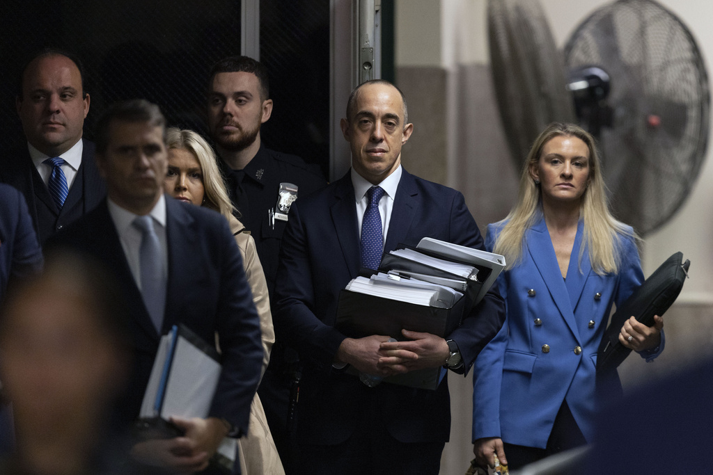 Former tabloid publisher testifies about scheme to shield his old ...